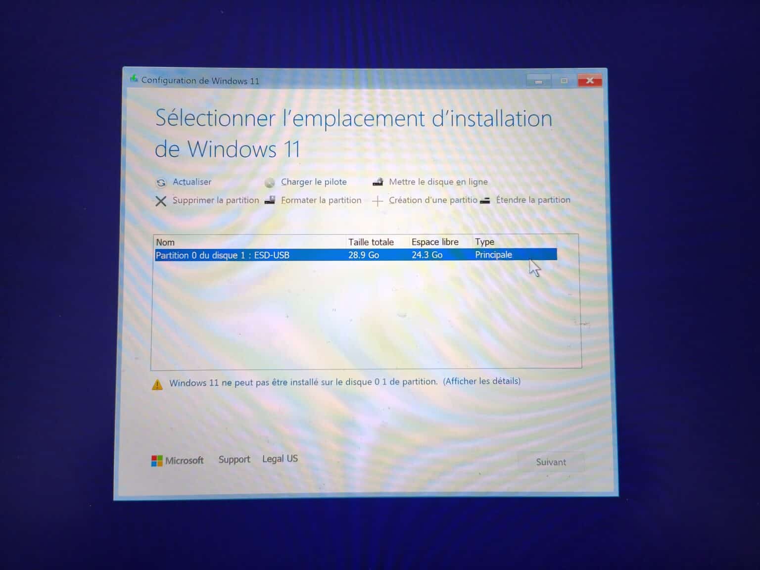 SOLUTION: SSD invisible à l'installation de Windows - Charger les ...